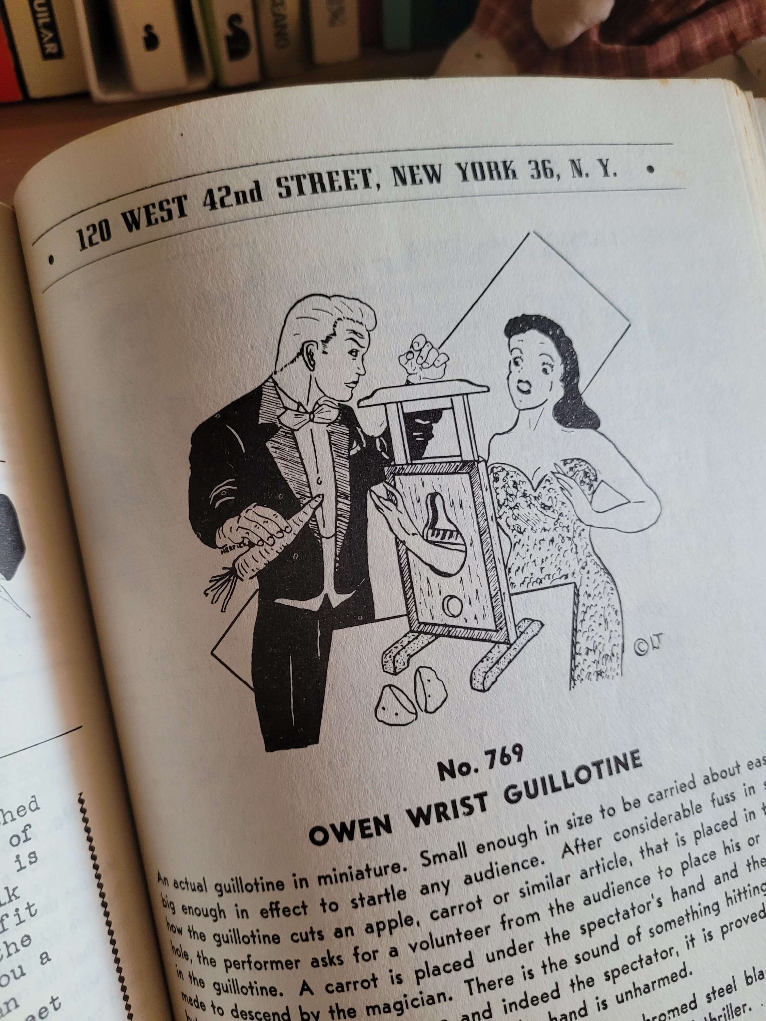 (1966) Louis Tannen magic catalog - Páginas con Historia